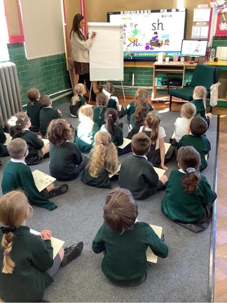 Bournville Village Primary School - Reading and Phonics